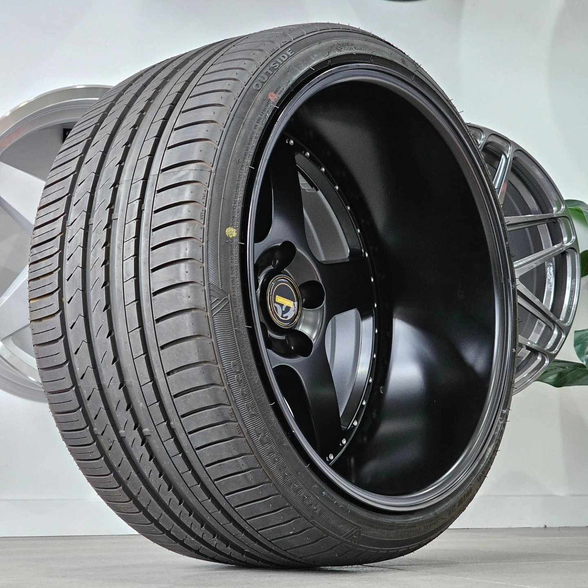 Simmons FR1 20x10 Flow Form Full Satin Black – Gas Wheels & Tyres